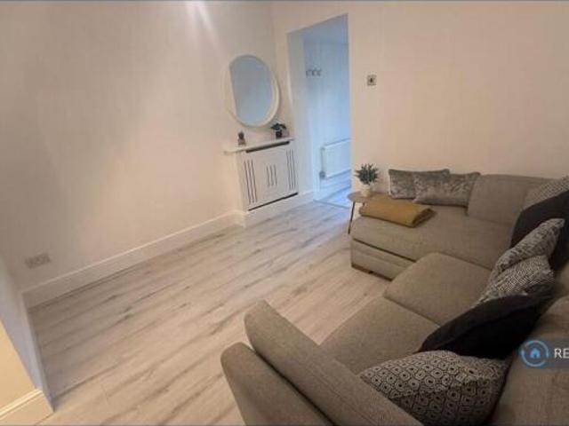 1 bedroom flat for rent in Elm Road, London, E11