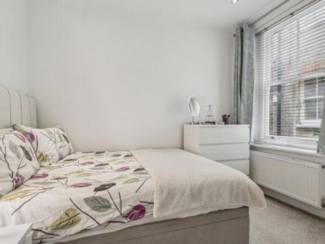 1 bedroom flat for rent in Elmfield Mansions, Elmfield Road, SW17