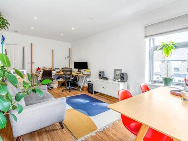 1 bedroom flat for rent in Elmington Road, Camberwell, SE5