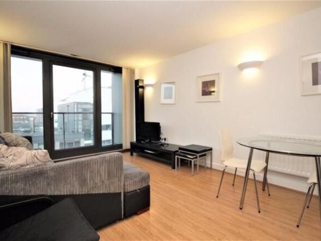 1 bedroom flat for rent in Elektron Tower, Blackwall Way, Canary Wharf, E14