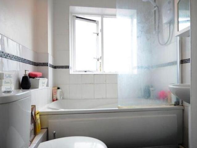 1 bedroom flat for rent in Elizabeth Court, School Road, Tilehurst, RG31