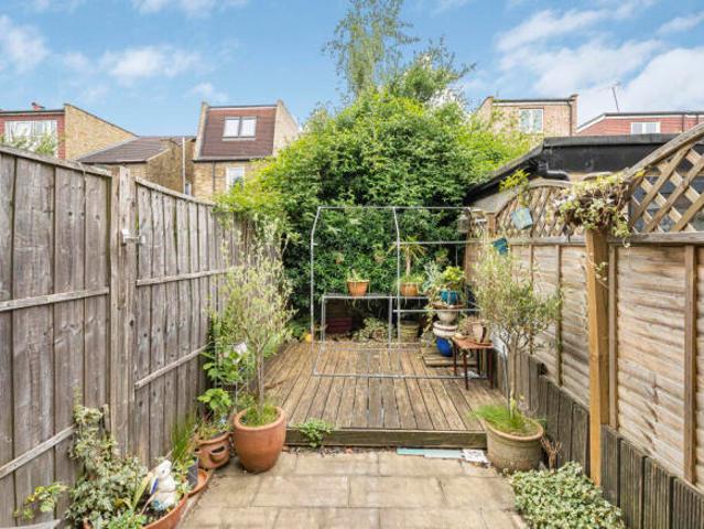1 bedroom flat for rent in Elthorne Avenue, London, W7