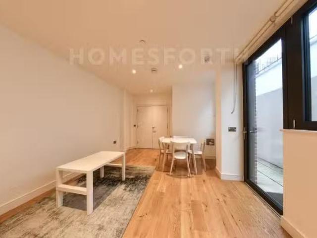 1 bedroom flat for rent in Emerald House, Lansdowne Road, Croy.