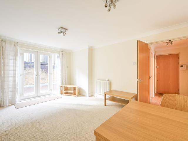 1 Bedroom Flat for Rent in Ensign Street | Foxtons