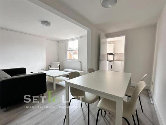 1 bedroom flat for rent in Evington Road, Near Victoria Park, Leicester, LE2