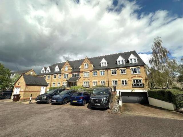 1 bedroom flat for rent in Exeter Close, Watford, WD24