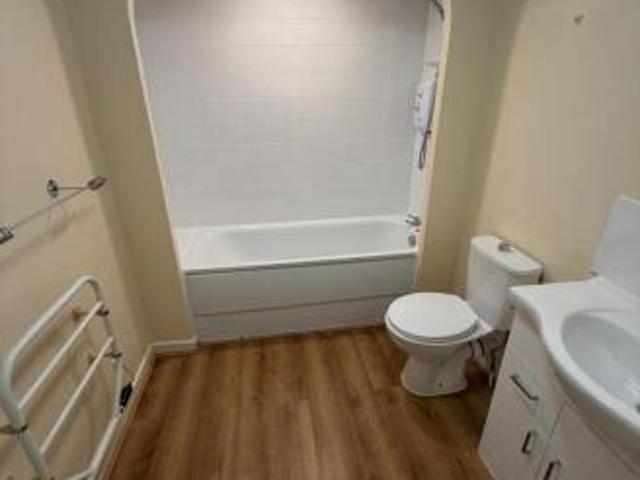 1 bedroom flat for rent in Falcon Way, London, E14