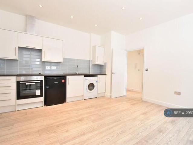 1 bedroom flat for rent in Farley Hill, Luton, LU1