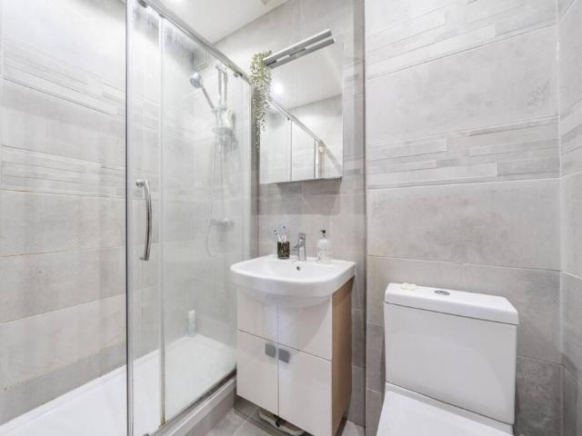 1 bedroom flat for rent in Farm Lane, Fulham Broadway, London, SW6