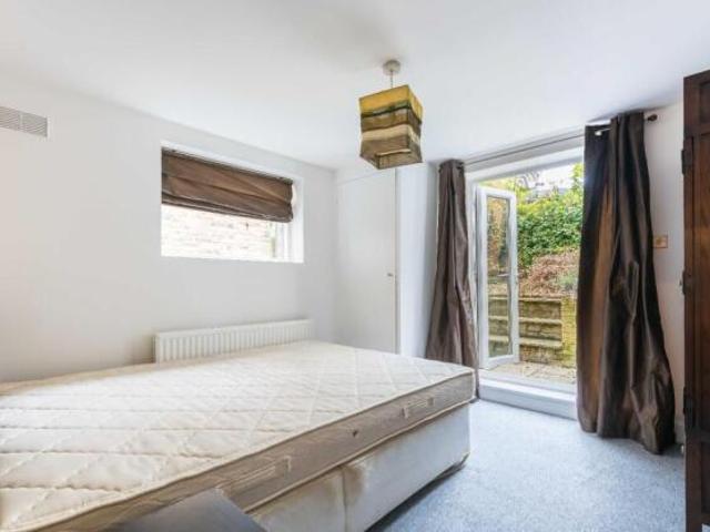 1 bedroom flat for rent in Ferndale Road, SW4