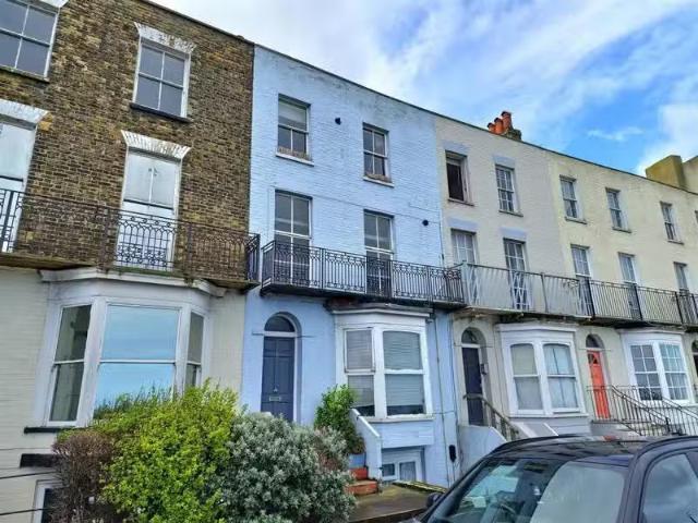 1 bedroom flat for rent in Fort Crescent, Margate, CT9