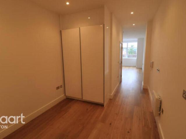 1 bedroom flat for rent in Flowers Way, Luton, LU1