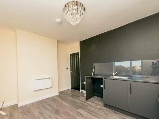 1 bedroom flat for rent in Flat Britannia Road Morley Leeds LS27