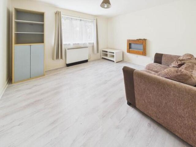 1 bedroom flat for rent in Flat 1, 6 Tullis Gardens, G40 1AF, G40