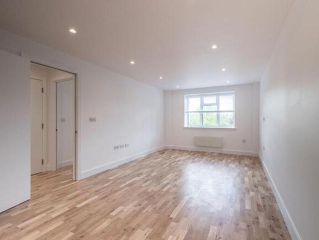 1 bedroom flat for rent in Flat 27 Gerard Court, NW2
