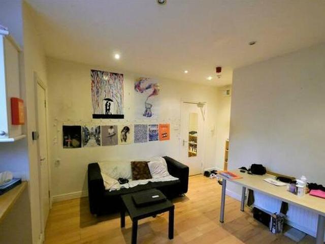 1 bedroom flat for rent in Flat 3 24 Blenheim SquareLeeds LS2