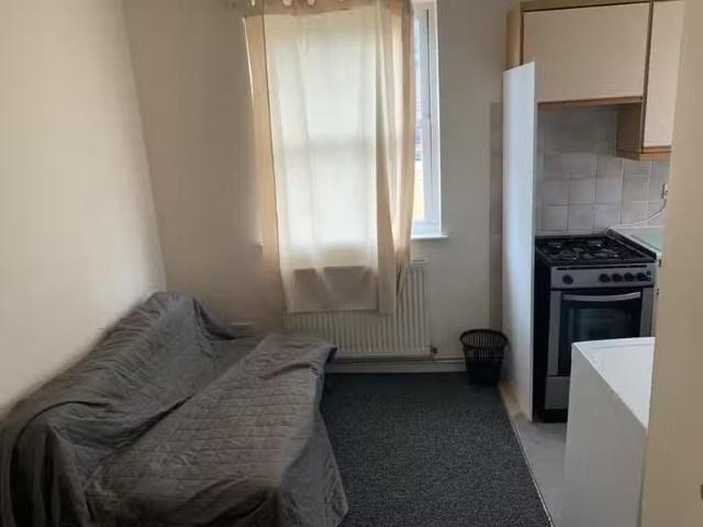 1 bedroom flat for rent in Flat 3, 6 St. Marys Crescent, Leami.
