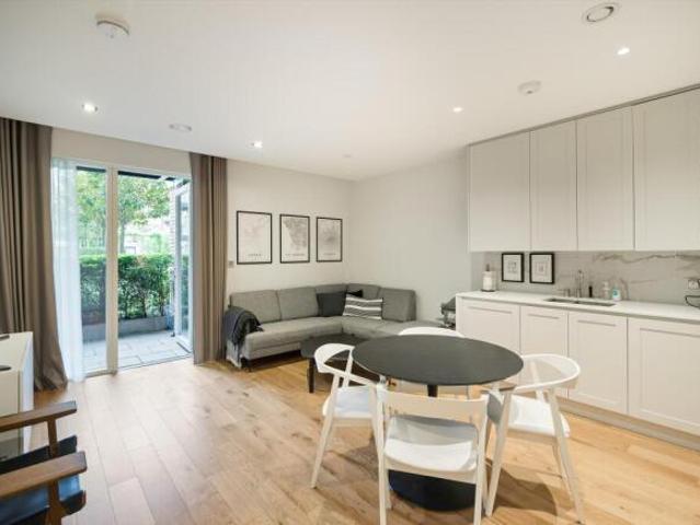 1 bedroom flat for rent in Flat 63 Renaissance Square Apartments, Palladian Gardens, London W4