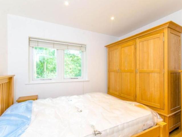 2 bedroom flat for rent in Friars Mead, Canary Wharf, London, E14