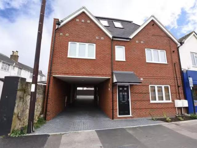 1 bedroom flat for rent in Fully Furnished, Luxurious Flat, GU14