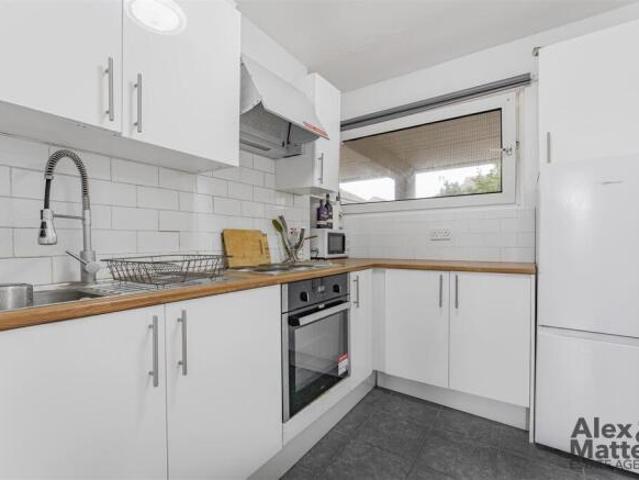1 bedroom flat for rent in Fulmar House, Surrey Quays, SE16