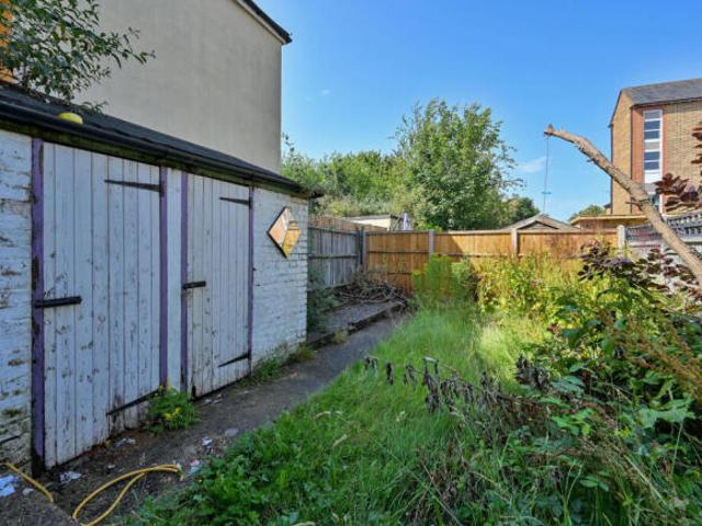 1 bedroom flat for rent in Gammons Lane, WD24, Watford, WD24