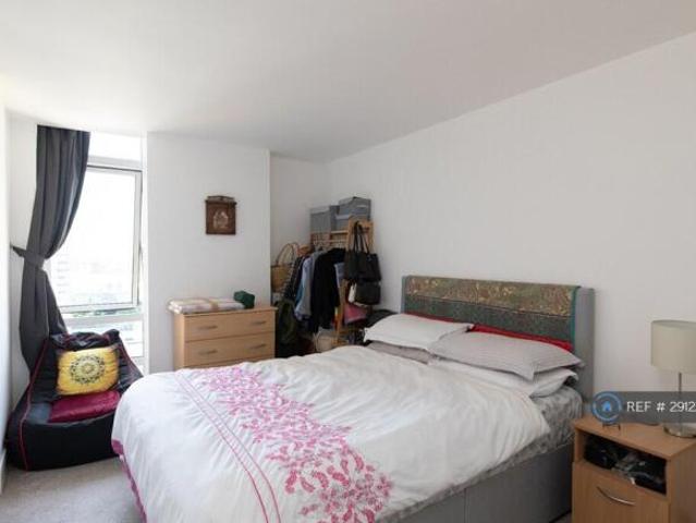 1 bedroom flat for rent in Gainsborough House, London, E14