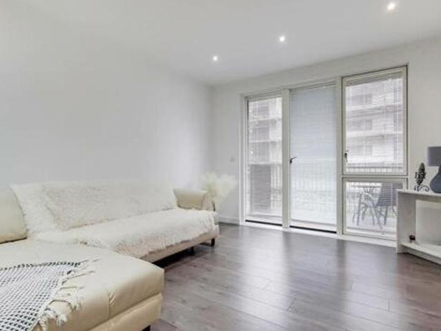 1 Bedroom Flat For Rent In Gallions Reach, London