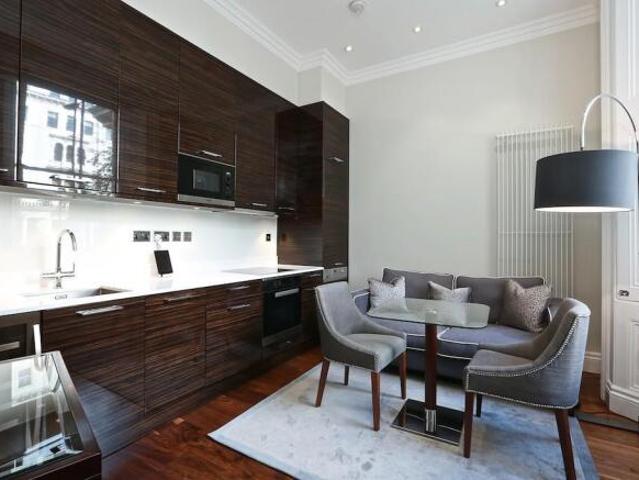 1 bedroom flat for rent in Garden House, Kensington Gardens Square, Bayswater, London, W2