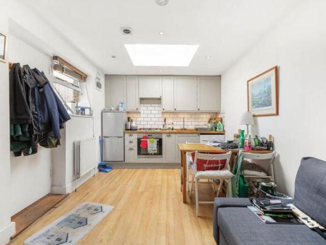 1 bedroom flat for rent in Garfield Mews, Battersea, London, SW11