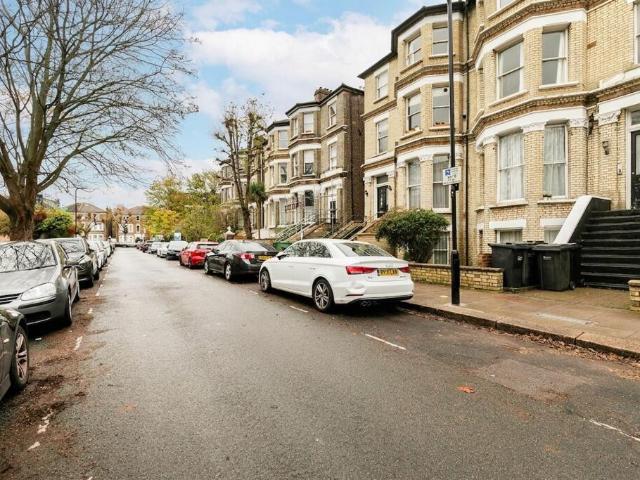 1 bedroom flat for rent in Garlinge Road, London, NW2