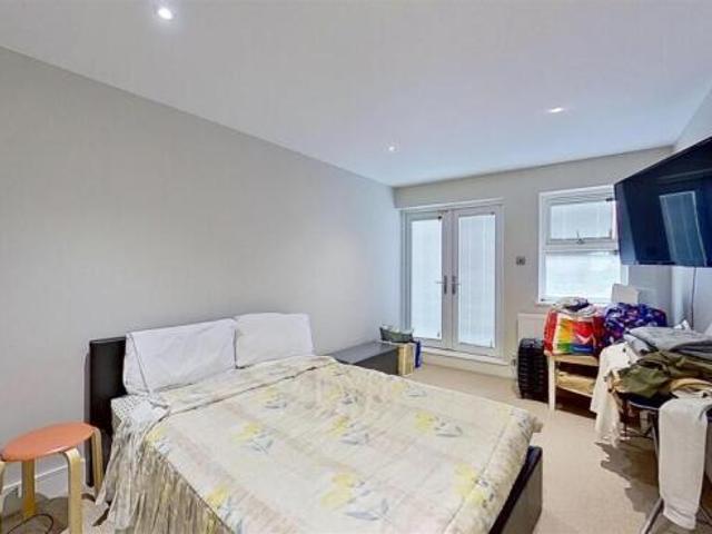 1 bedroom flat for rent in Garratt Lane Earlsfield London, SW18