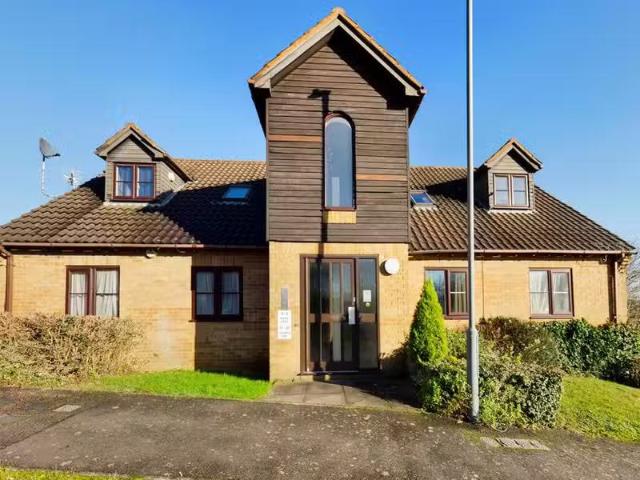 1 bedroom flat for rent in Garratts Way, High Wycombe, HP13 5B.