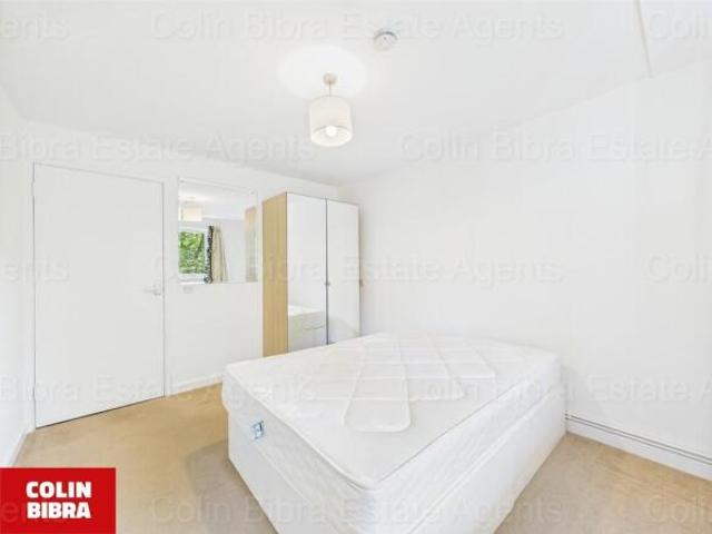 1 bedroom flat for rent in Garrick Close, Ealing W5