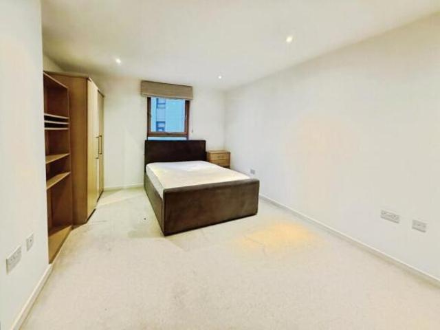 1 bedroom flat for rent in Gateway East, Marsh Lane, Leeds, UK, LS9