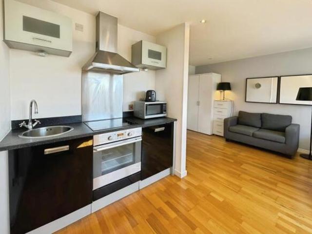 1 bedroom flat for rent in Gateway South, Marsh Lane, Leeds, LS9