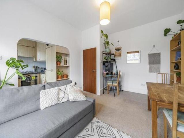1 bedroom flat for rent in Gauden Road, Clapham North, London, SW4