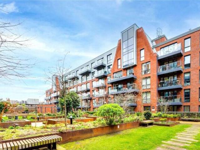 1 bedroom flat for rent in Gaumont Place, Streatham Hill, SW2