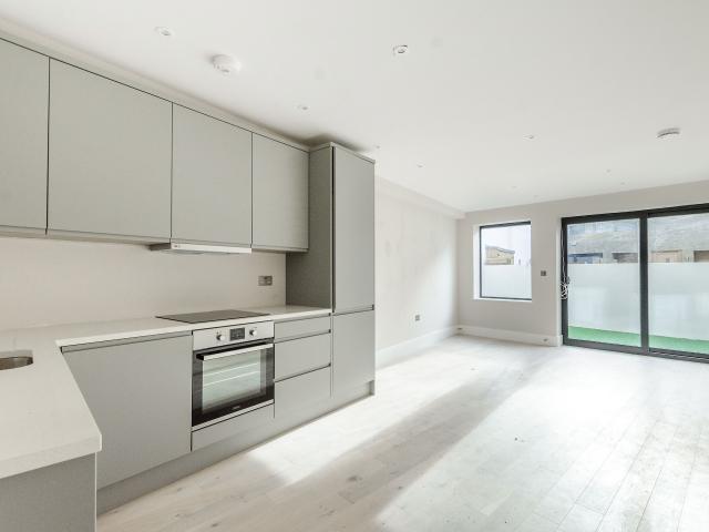 1 Bedroom Flat for Rent in Gayford Road | Foxtons