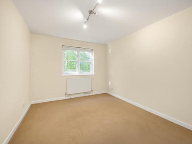1 bedroom flat for rent in Gilbeys Yard, Camden, London, NW1