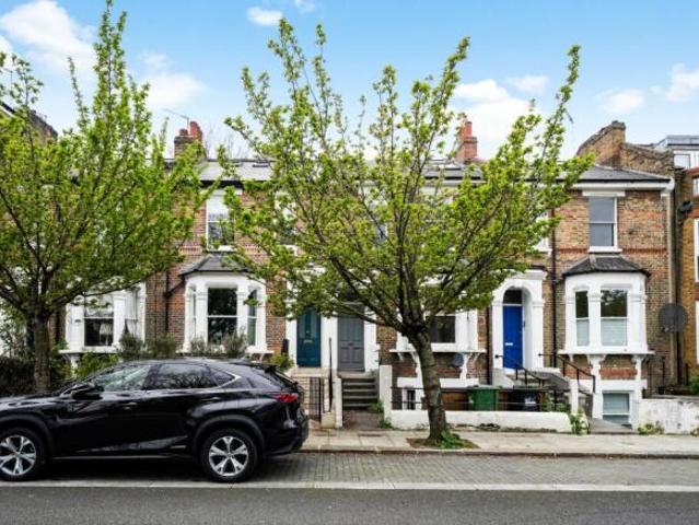 1 bedroom flat for rent in Godolphin Road, W12
