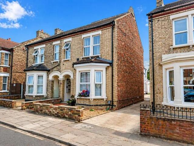 1 bedroom flat for rent in Goldington Avenue, Bedford, MK40