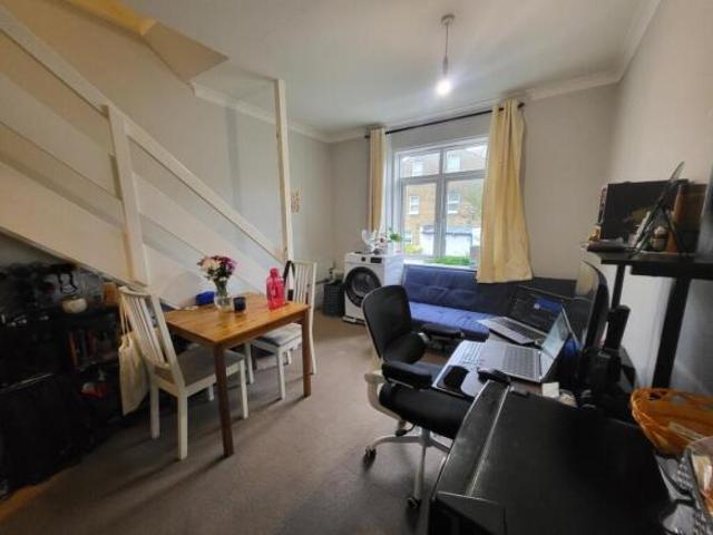 1 bedroom flat for rent in Gordon Road, West Ealing, W13