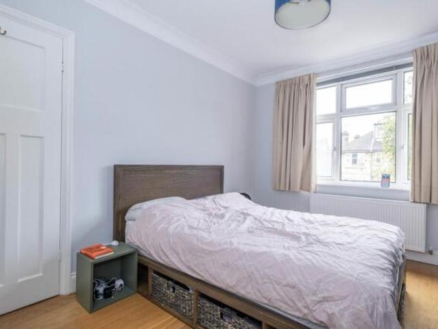 1 bedroom flat for rent in Gore Road Raynes Park SW20