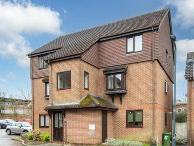 1 Bedroom Flat For Rent In Gladstone Park, London