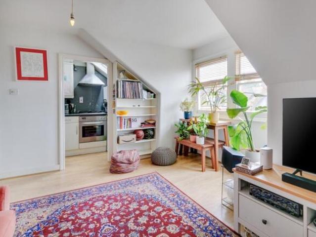1 bedroom flat for rent in Glebe Road London N8
