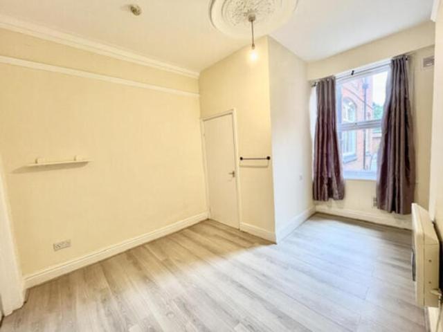 1 bedroom flat for rent in Glenfield Road, Leicester, LE3