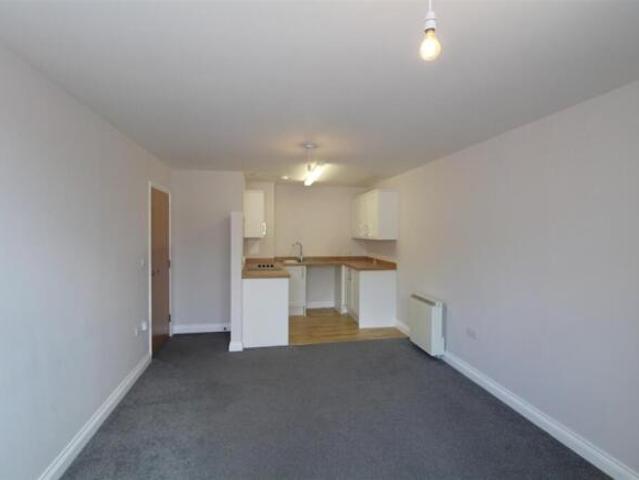 1 bedroom flat for rent in Grove Road, Eastbourne, BN21