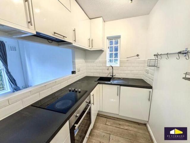 1 bedroom flat for rent in Grovelands Close, London, SE5