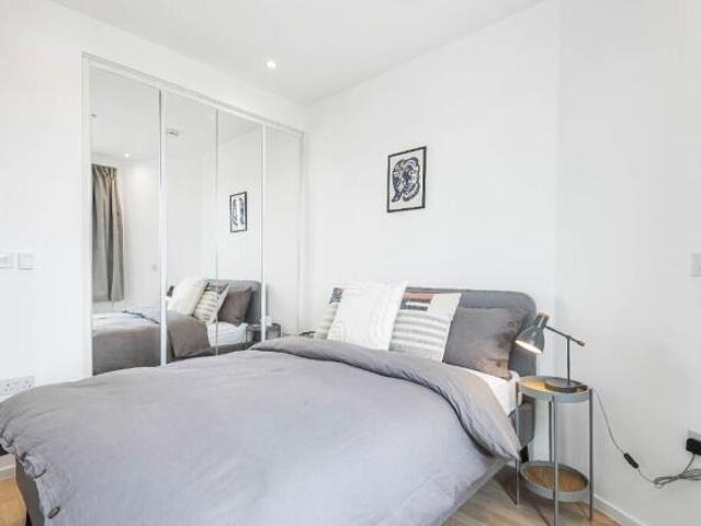 1 bedroom flat for rent in Gravity Co Reading Town Centre, 59 Queens Road, Reading, Berkshire, RG1